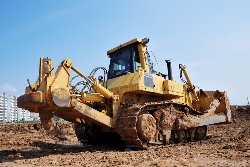 Engin De Terrassement De Bouteur Dans L'action Image stock - Image du ...