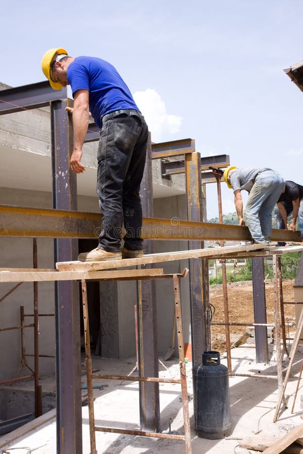Bouwvakker Die Aan Het Het Ontwerpen Proces Voor Nieuw Een Huis Werken ...