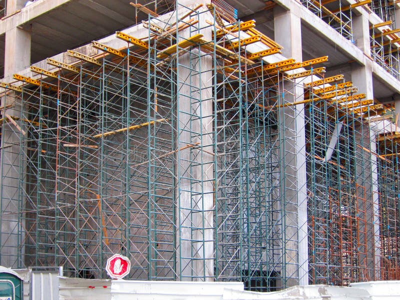 Bouwsteiger stock afbeelding. Image of kettingen, toegang - 84988917