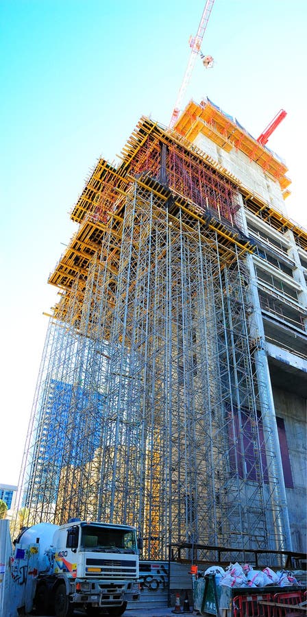 Bouwsteiger stock afbeelding. Image of kader, koppelingen - 84963849