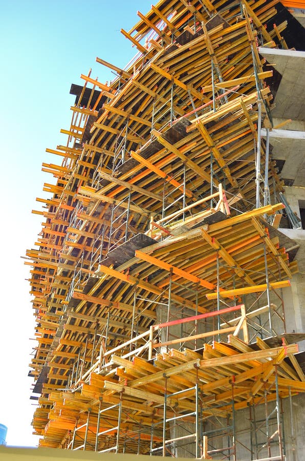Bouwsteiger stock afbeelding. Image of kader, koppelingen - 84963849