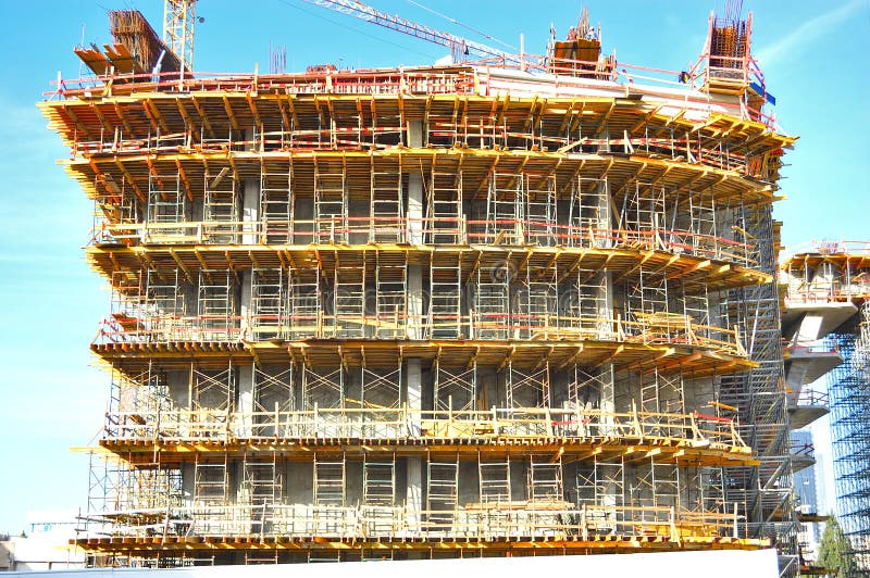 Bouwsteiger stock afbeelding. Image of kader, koppelingen - 84963849