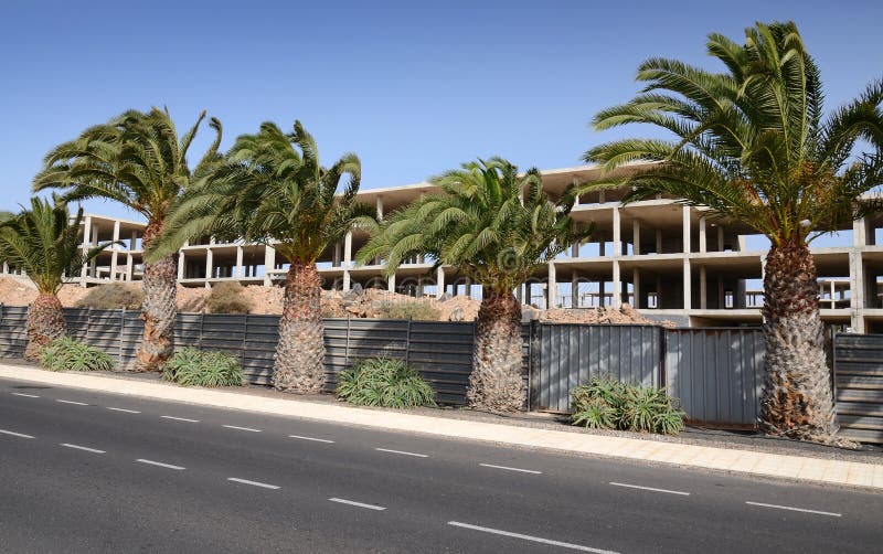 Bouwwerf in keerkringen stock afbeelding. Image of stichting - 24435341