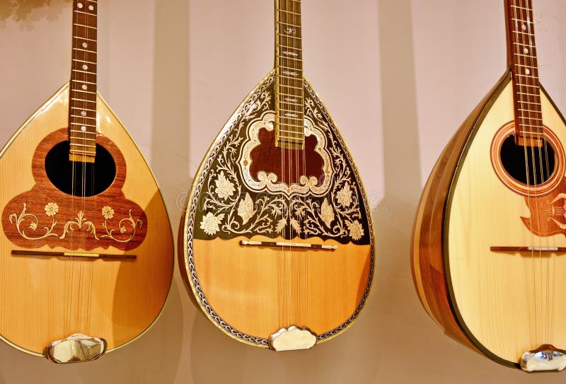 Bouzouki image stock. Image du chaînes, traditionnel - 67292051