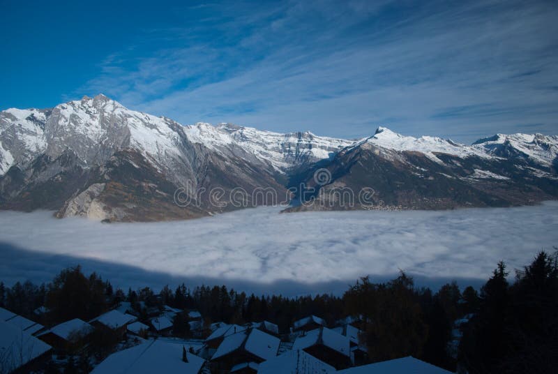 Boven de wolken stock foto. Image of zonsopgang, stratus - 36700404