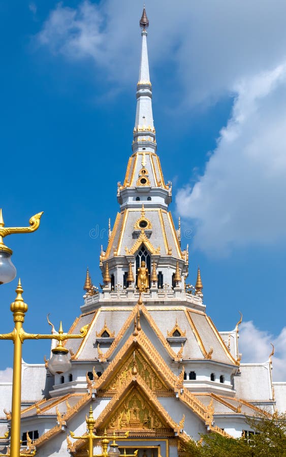 Dak van de tempel van Thai stock foto. Image of bouw - 25735012