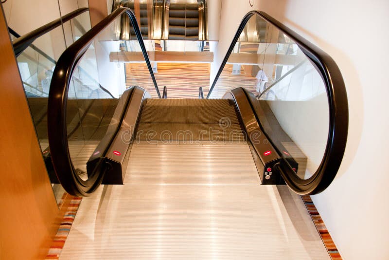 Bovenkant van een roltrap stock foto. Image of beweging - 38186526