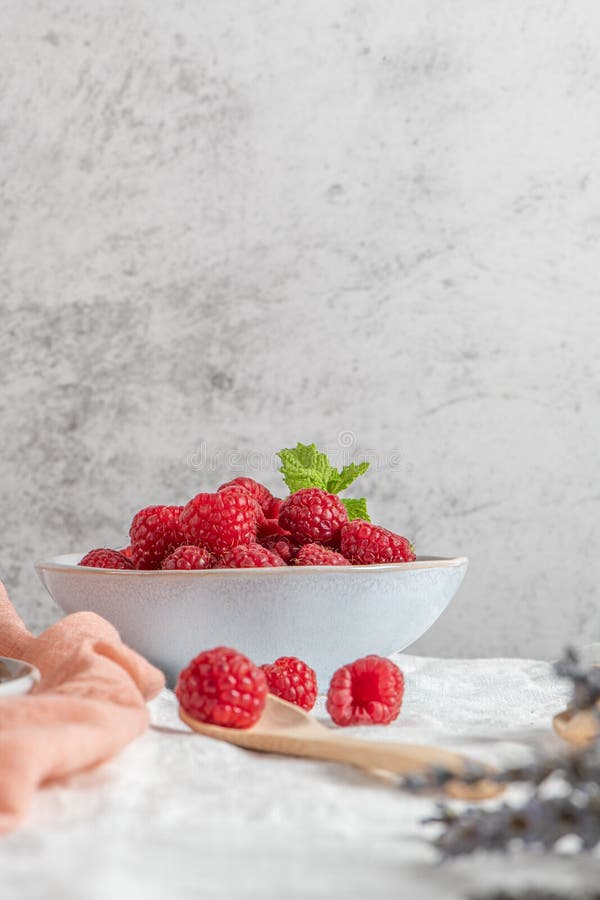 Bowl of Delicious Fresh Ripe Raspberries on Table, Closeup View Stock ...