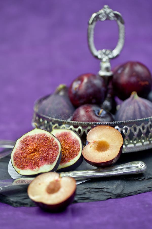A bowl with fresh figs stock image. Image of forks, ripe - 26312277