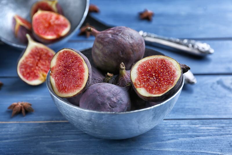 Bowl with Fresh Ripe Figs on Color Wooden Table Stock Photo - Image of ...