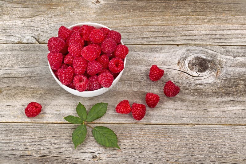 Bowl of Raspberries on Aged Wood Stock Photo - Image of harvest, leaf ...