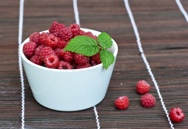 Bowl with raspberries stock image. Image of plants, health - 32874613