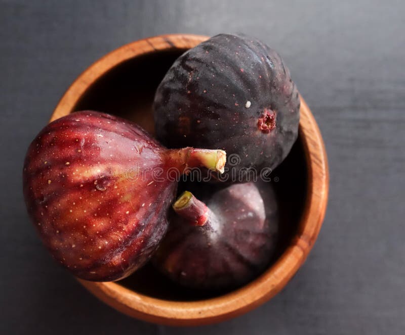 Bowl of red figs stock image. Image of tree, harvest - 226756861