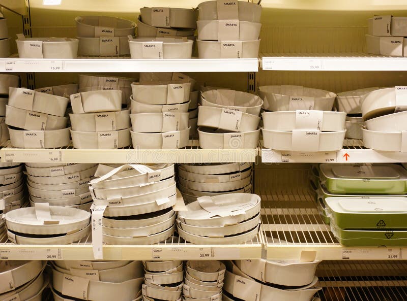 Bowls sale editorial photo. Image of objects, bowls, store - 44707141