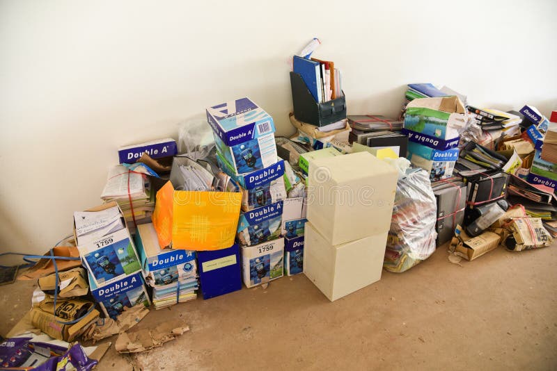 Box and paper scrap editorial stock image. Image of recycle - 97063044