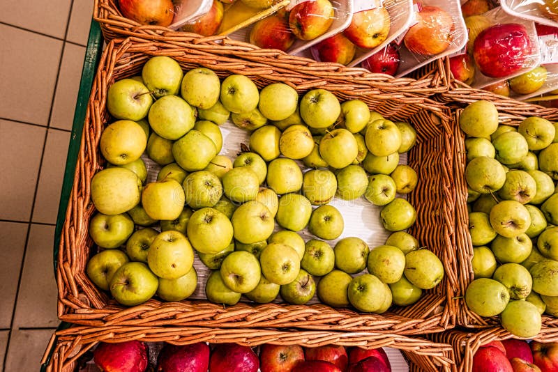 Box of Red Green Apples in Supermarket Stock Image - Image of ...