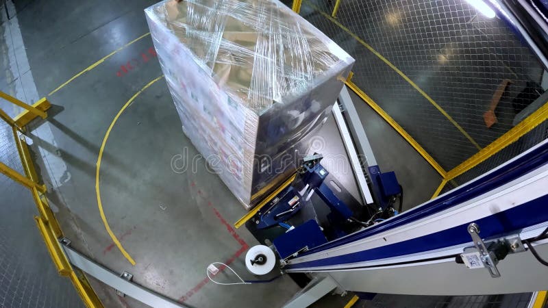 Box Stretch Wrapping Machine. Pallet Wrapping Machine. Packing Boxes in ...