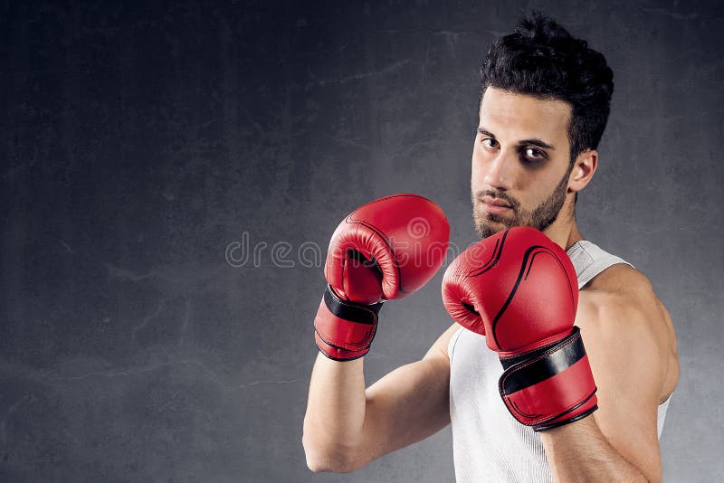 Boxeador con el ojo morado foto de archivo. Imagen de lucha - 25923476