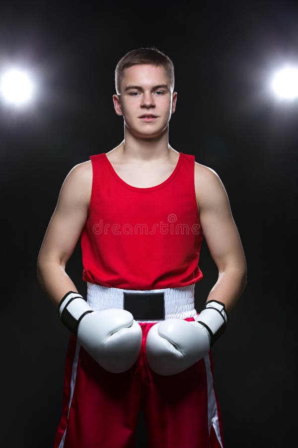 Boxeador Joven En Forma Roja Foto de archivo - Imagen de atleta, modelo ...