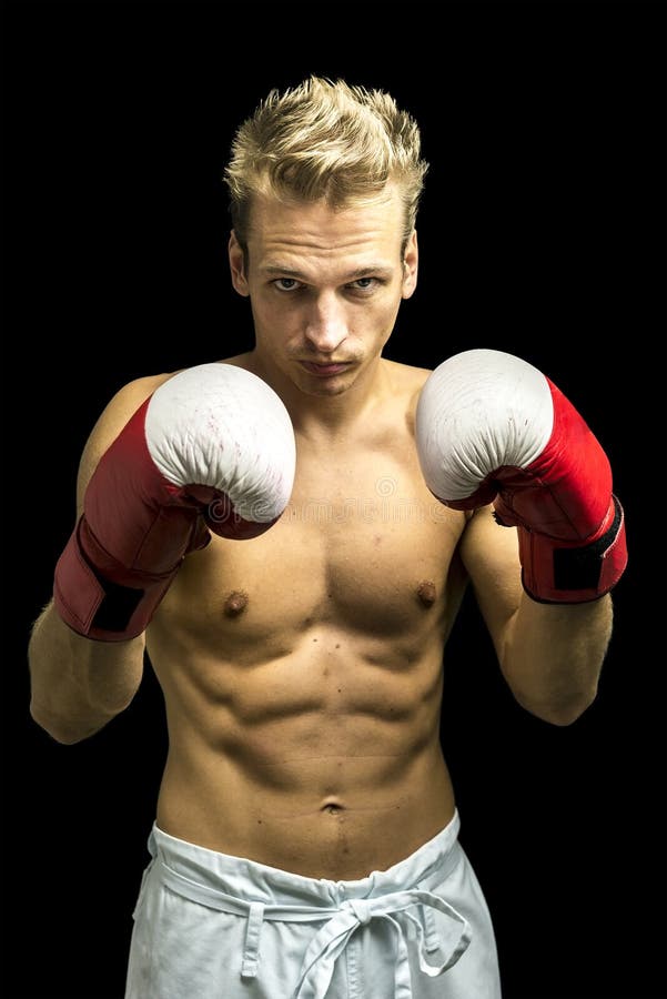 Boxeador listo para luchar imagen de archivo. Imagen de competitivo ...