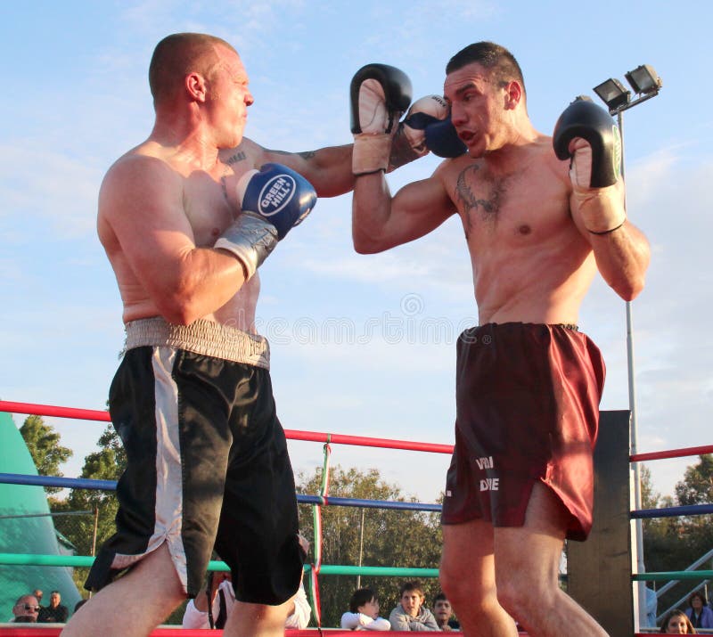 Boxeador Luca Tassi Contra El Emparejamiento De Sandor Ramocsa Foto de archivo editorial ...