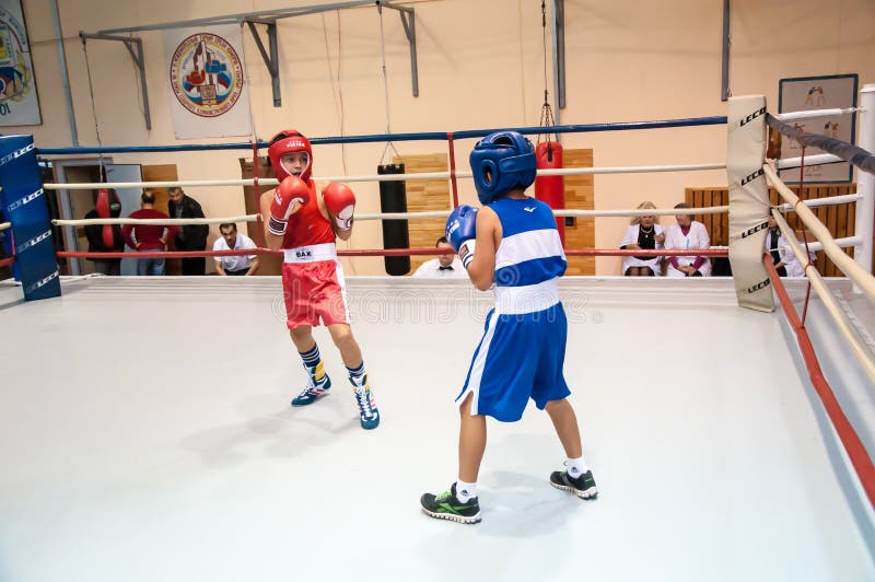 Boxeo entre adolescentes foto de archivo editorial. Imagen de velocidad ...
