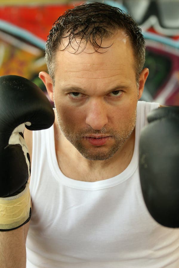 Boxeur professionnel image stock. Image du extérieur - 10369069