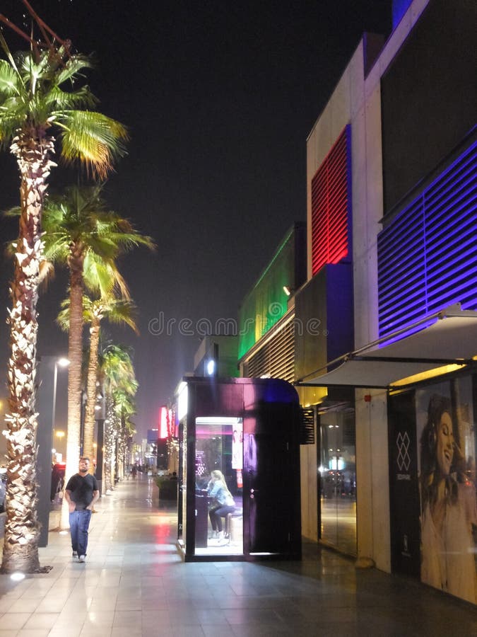 BoxPark in Dubai, UAE editorial stock photo. Image of innovative - 83001773