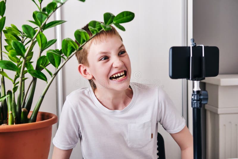 Boy Blogger Live Streaming and Makes Scary Grimaces in Front of ...