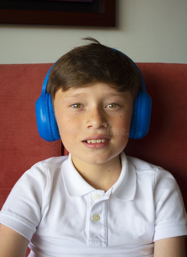 Boy listening to music stock image. Image of face, child - 260387521