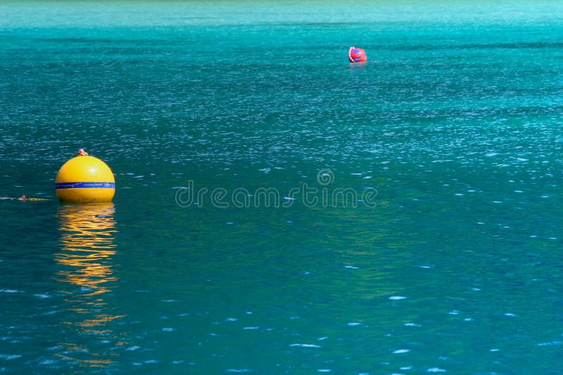 Boya Amarilla En El Mar De La Turquesa Foto de archivo - Imagen de ...