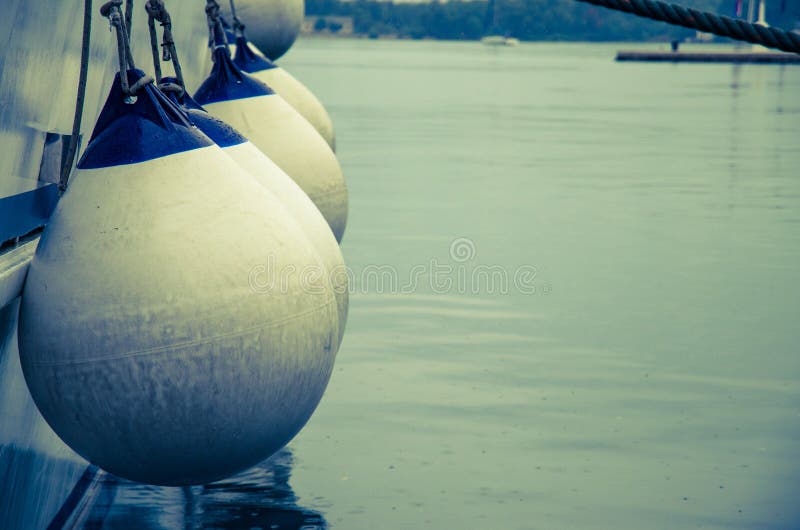 Boyas laterales del velero imagen de archivo. Imagen de actividad ...