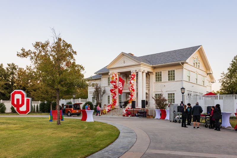 Boyd House Decoration for the Homecoming Parade Editorial Photography ...