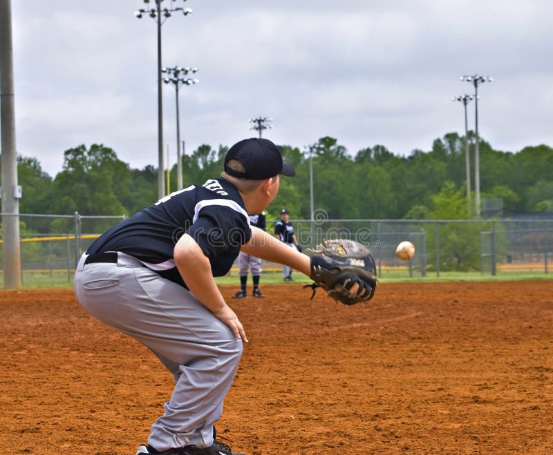 Boys Baseball Catching a Throw Editorial Photo - Image of learning ...
