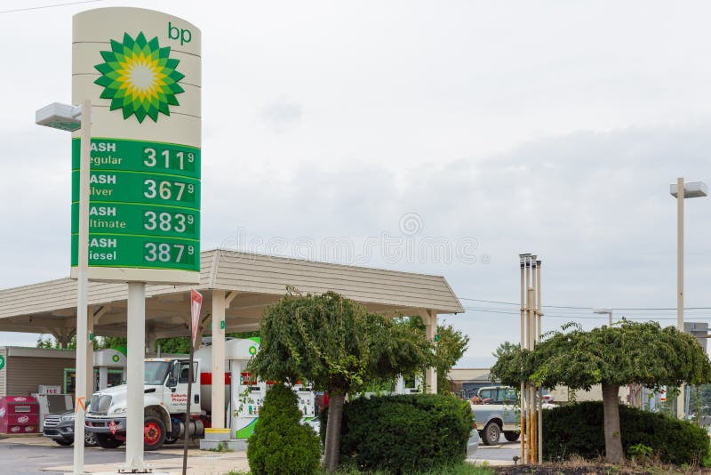 BP- Oder Petroleum-Tankstelle am Sommertag Redaktionelles Foto - Bild ...