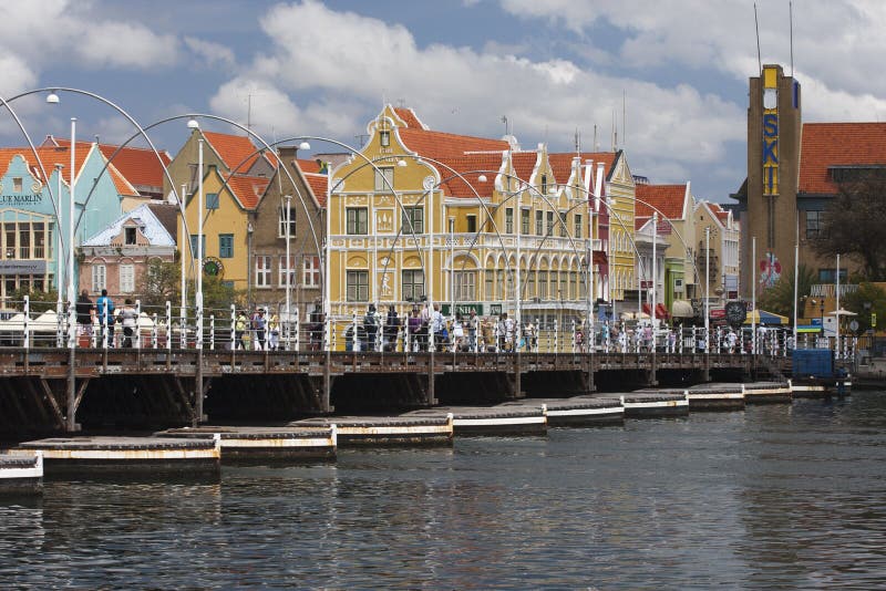 Königin Emma Pontoon Bridge in Willemstad, Curaçao Redaktionelles ...