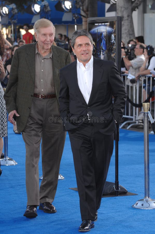 Brad Grey, Sumner Redstone editorial photo. Image of paul - 23945441