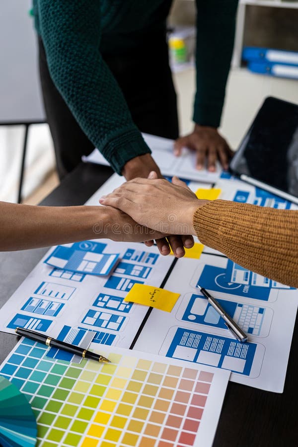 Brainstorm Mobile App Interface Layout Design Ideas on Graphic Designer ...