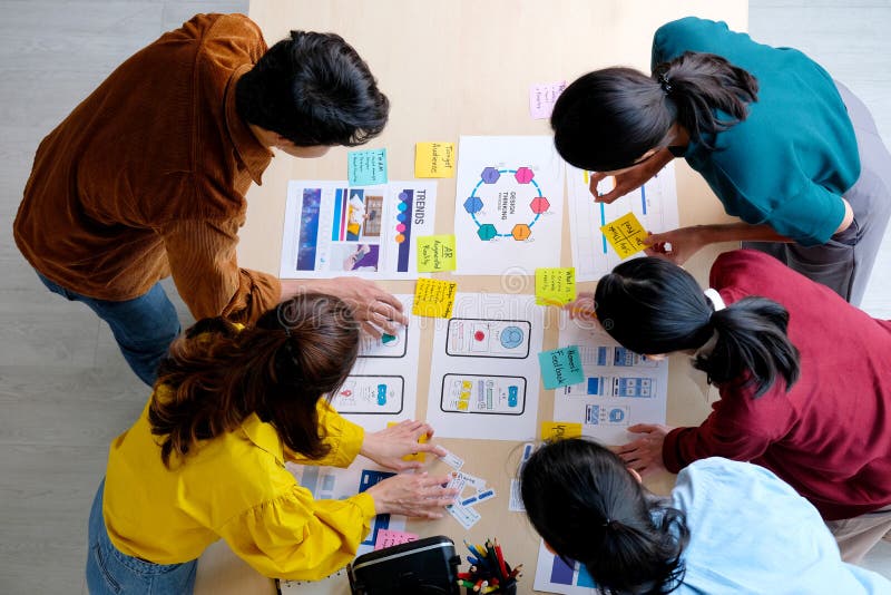 Brainstorm Planing Creative Asian Teamwork, Group of Asia Mobile Phone ...