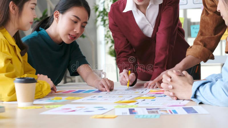 Brainstorm Planing Creative Asian Teamwork, Group of Asia Mobile Phone ...