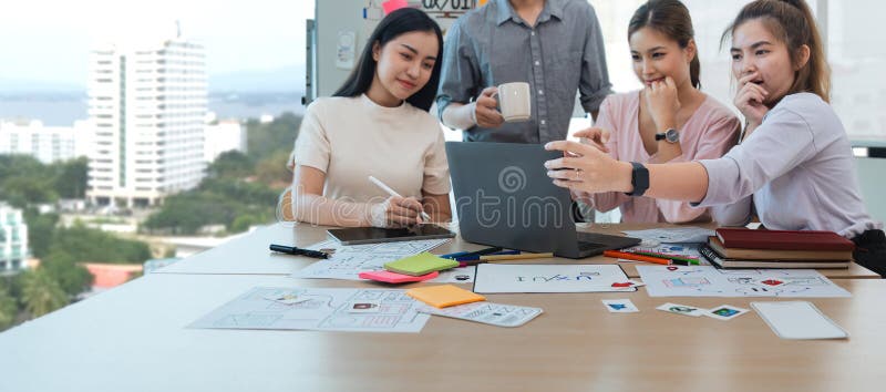 Brainstorm Planing Creative Asian Teamwork, Group of Asia Mobile Phone ...