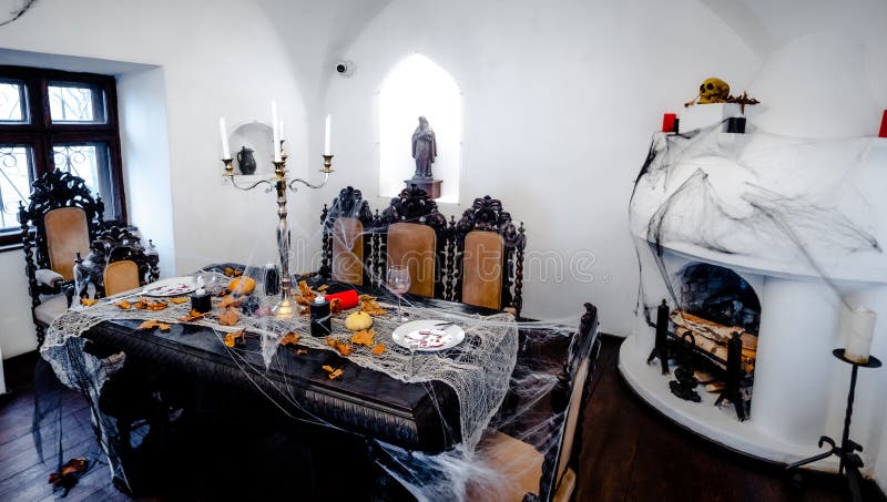 Dinner Table in Bran Castle Editorial Photo - Image of historic, core ...