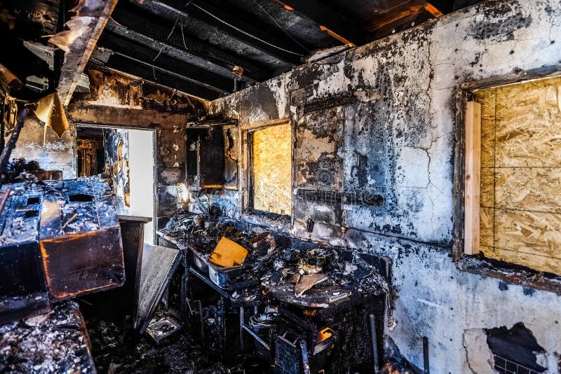 Brand Beschadigd Huis stock afbeelding. Image of ontwikkeling - 99335461