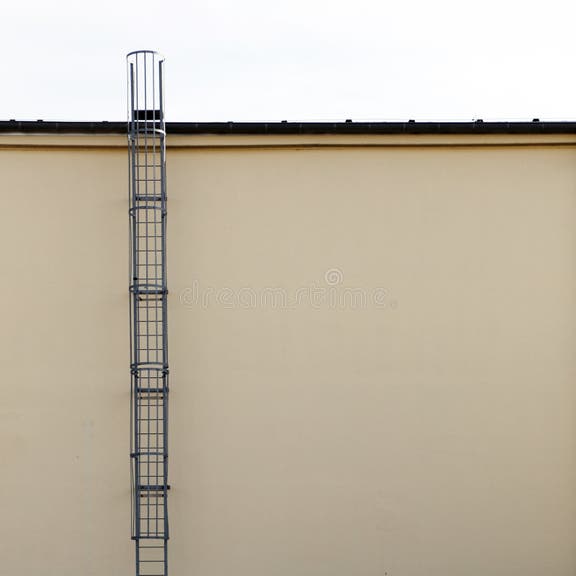 Brandtrap stock afbeelding. Image of uitgang, hoog, verticaal - 10586281