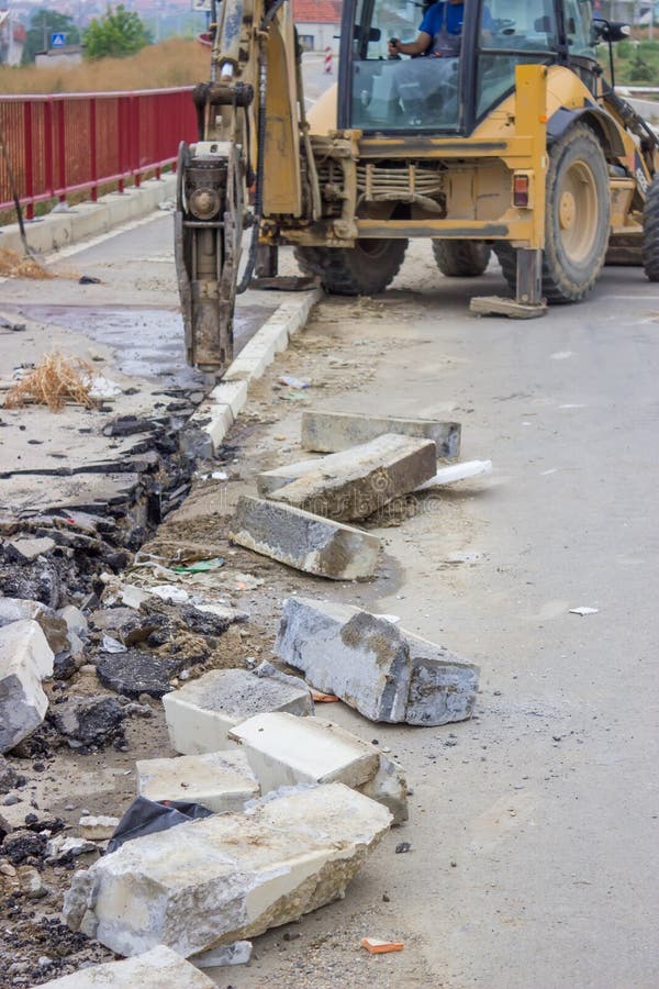 Bras hydraulique cassant 4 image stock. Image of bouteur - 33792393