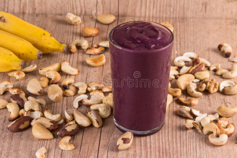 Brasileiro Acai no copo imagem de stock. Imagem de tropical - 97319475