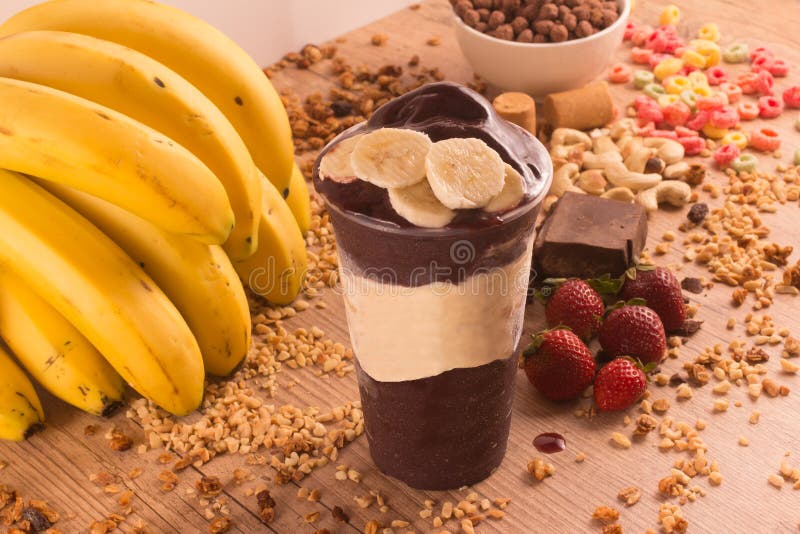 Brasileiro Acai no copo imagem de stock. Imagem de tropical - 97319475