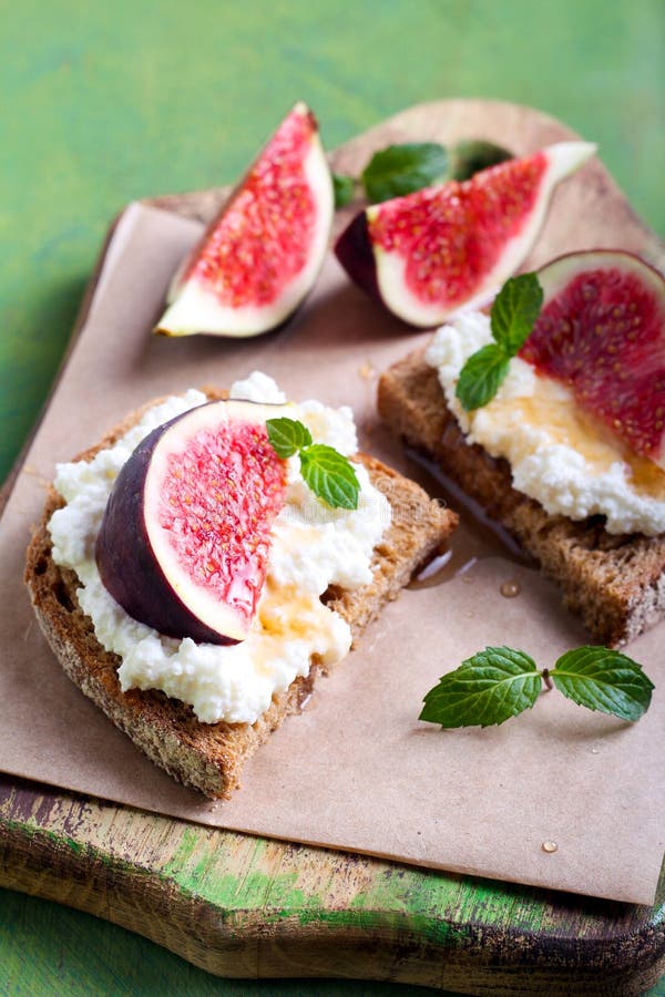 Bread with Cheese and Fresh Figs Stock Image - Image of sweet, honey ...