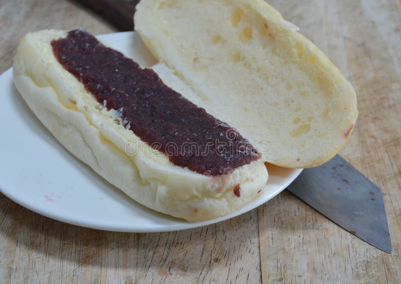 Bread Filling Red Bean Jam Knife Stock Photos - Free & Royalty-Free ...