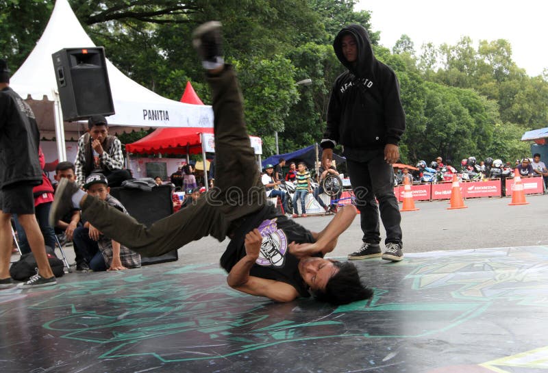 Breakdance redaktionelles stockfoto. Bild von erholung - 68597318